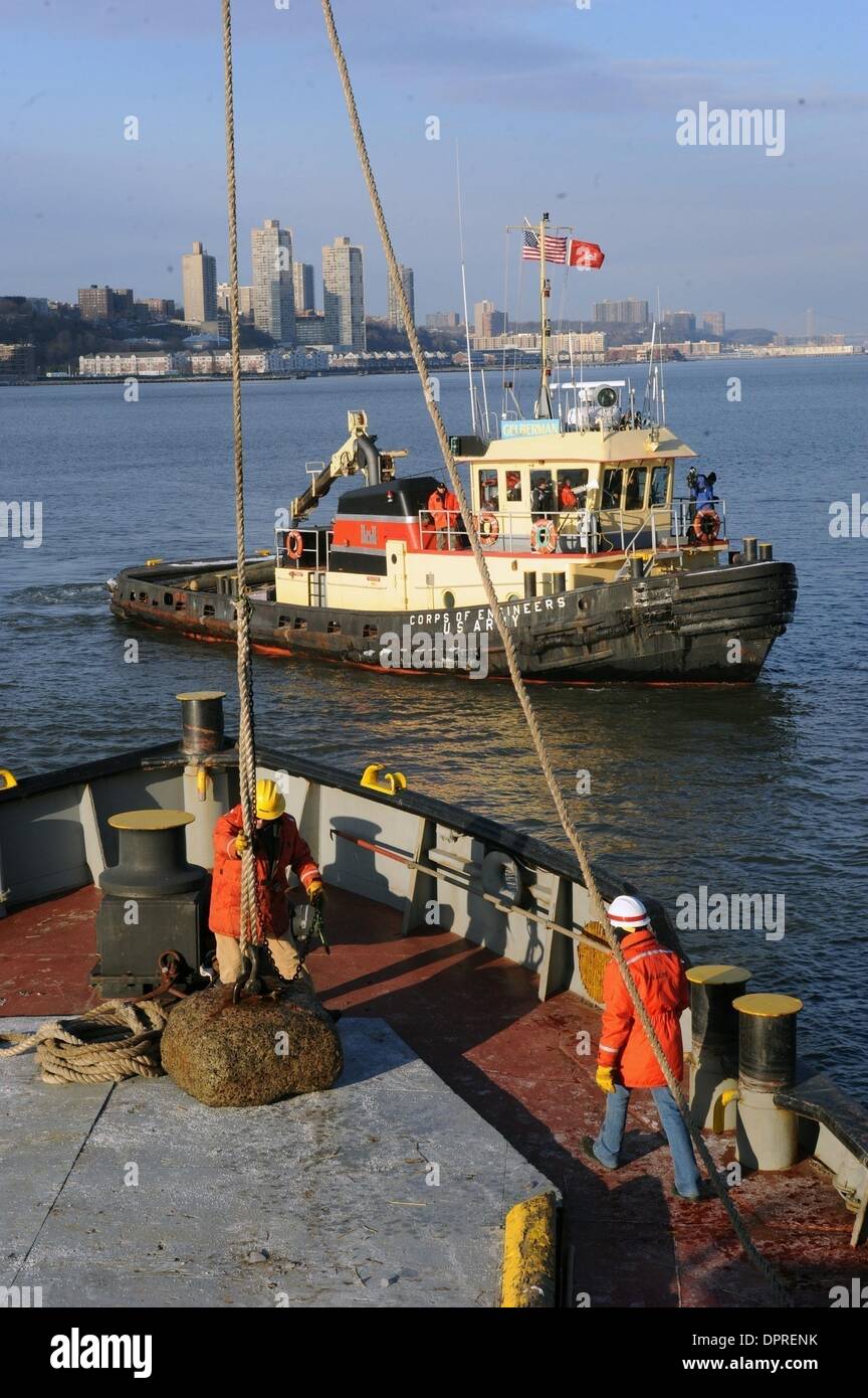 Jan 21, 2009 - Manhattan, New York, USA - USACE deckhands pick up a ...