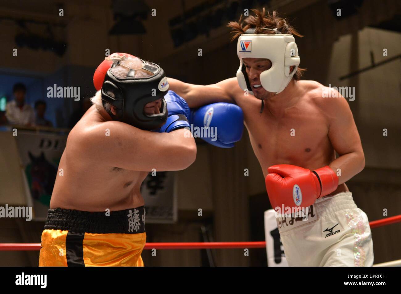 Tokyo, Japan. 11th Jan, 2014. (L-R) Yamato Fujinaka, Nobuhiro Ishida ...