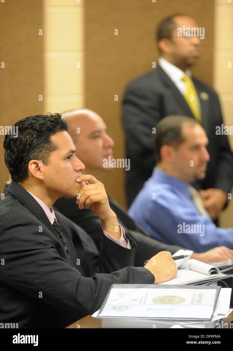 Mar 04, 2009 - Manhattan, New York, USA - Detectives listen to a ...