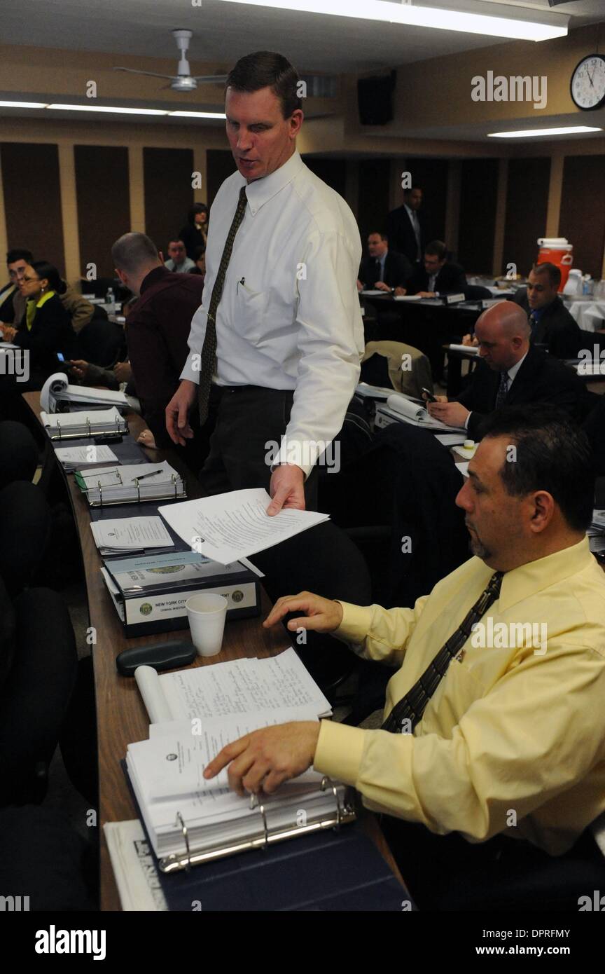Mar 04, 2009 - Manhattan, New York, USA - Detectives listen to a ...