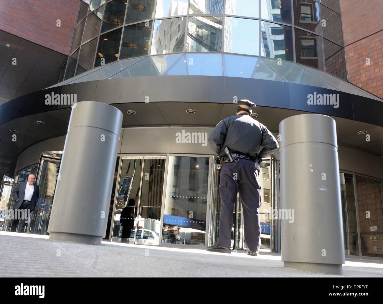 Mar 23, 2009 - Manhattan, New York, USA - A police officer stands watch ...