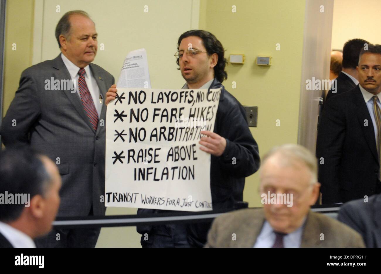 Out of service sign bus hi-res stock photography and images - Alamy