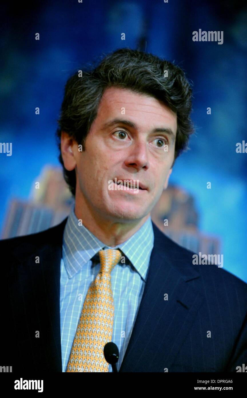 Apr 06, 2009 - Manhattan, New York, USA - TONY MALKIN speaking as ...