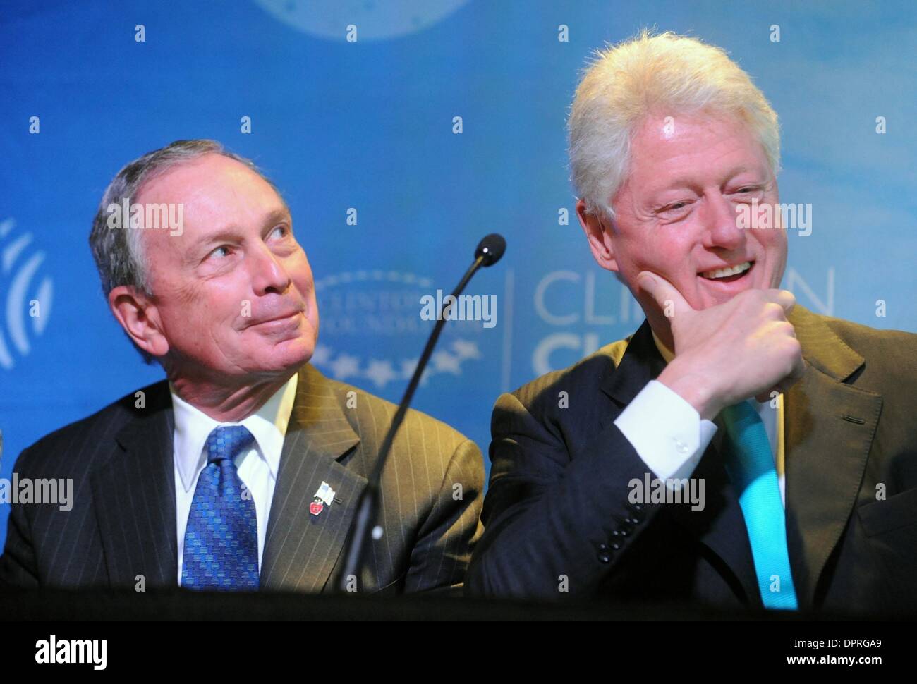 Apr 06, 2009 - Manhattan, New York, USA - President BILL CLINTON (R ...