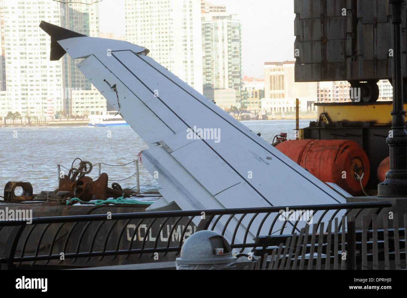 Hudson river plane crash 2009 hi-res stock photography and images - Alamy