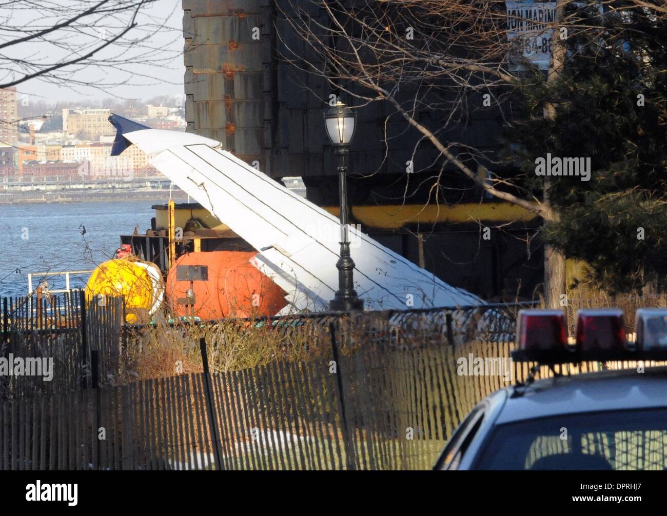 Hudson river plane crash 2009 hi-res stock photography and images - Alamy