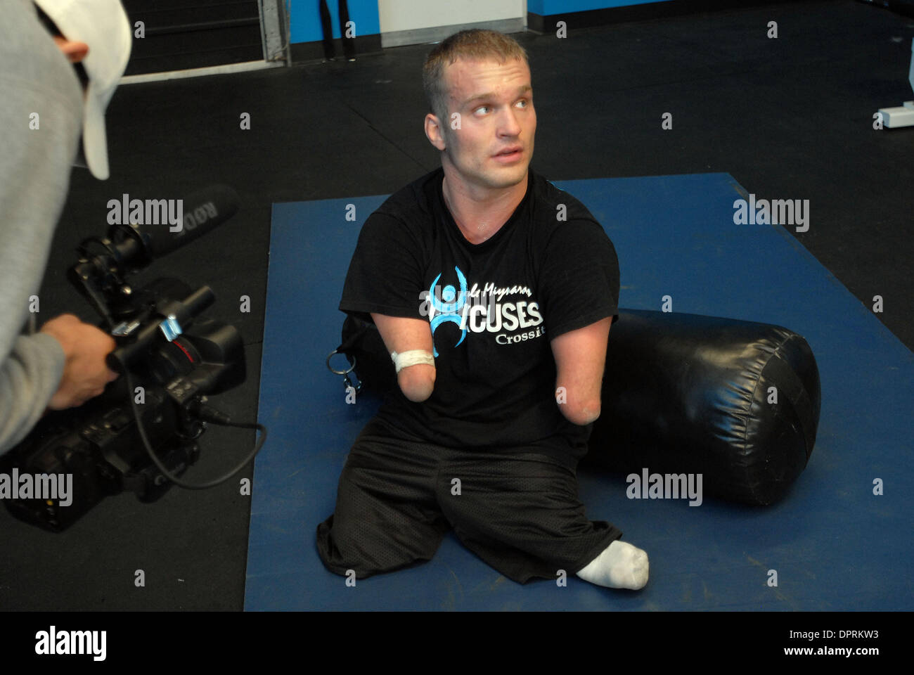 Apr 23, 2009 - Suwanee, Georgia, USA - KYLE MAYNARD, works out at his ...