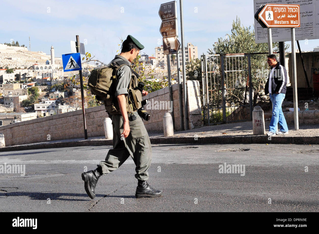 Israeli policeman hi-res stock photography and images - Alamy