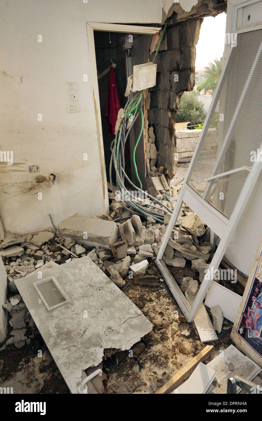 Missile hits house hi-res stock photography and images - Alamy