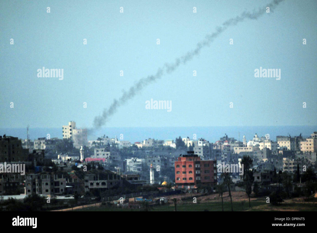 Hamas rocket launch hi-res stock photography and images - Alamy