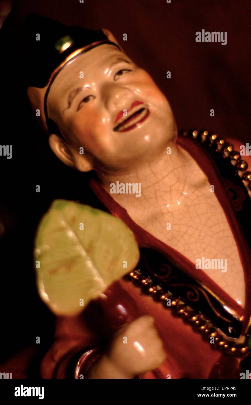 Dec 30, 2008 - Hong Kong, China - A small Chinese statue in the city of ...