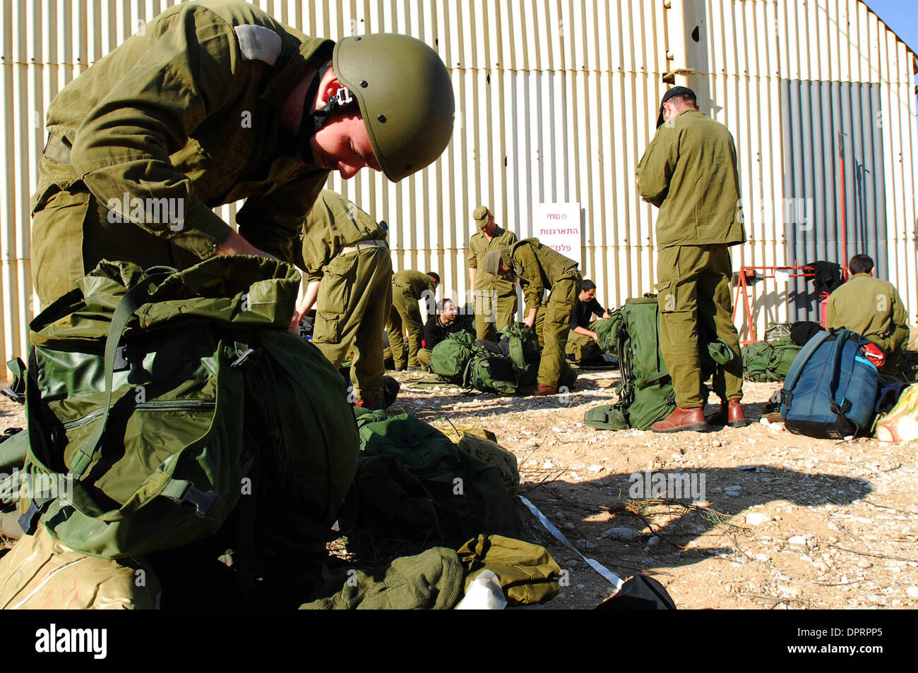 Jan 04, 2009 - Negev, Israel - The Israeli army IDF recruit of reserves ...