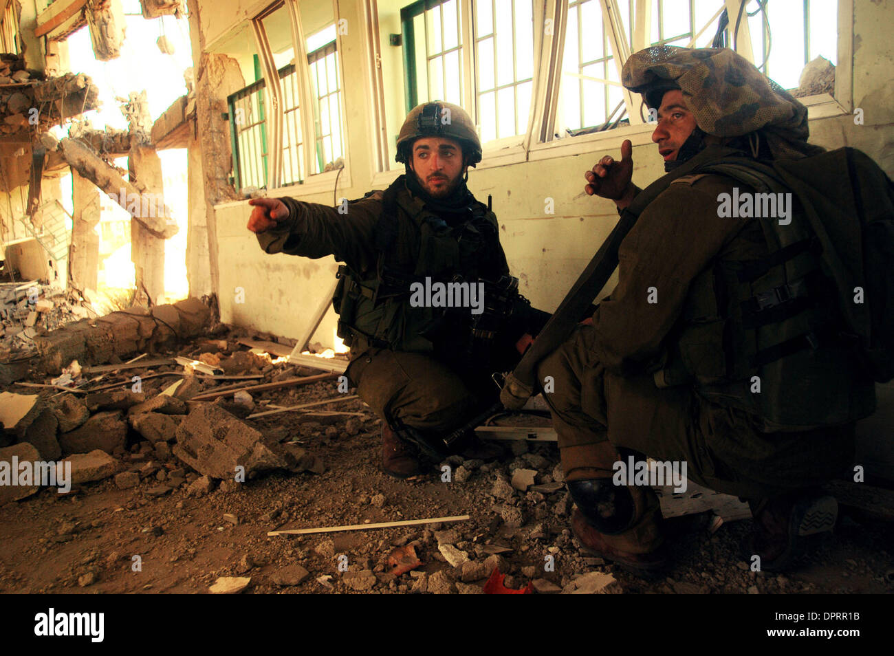 Jan 08, 2009 - Gaza City, Gaza Strip - Israeli Paratooper Brigade ...