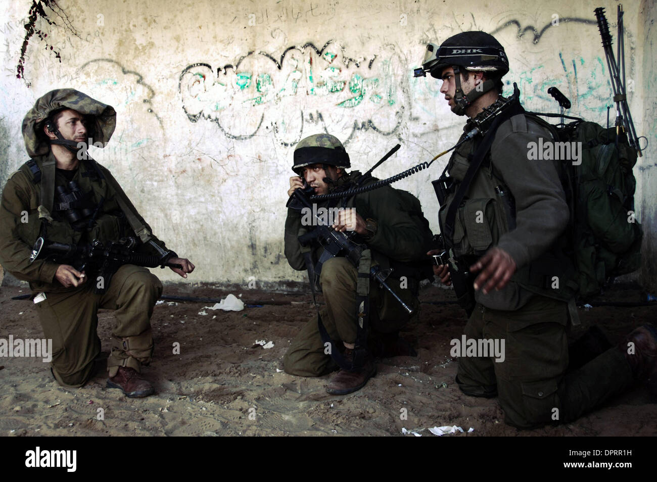 Jan 08, 2009 - Gaza City, Gaza Strip - Israeli Paratooper Brigade ...