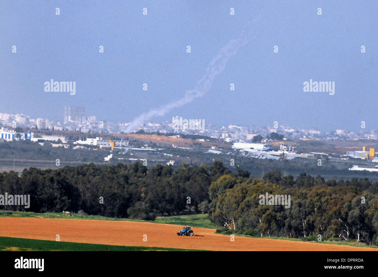 Jan 11, 2009 - Gaza Israel Border, Israel - Kassam rockets are launched ...