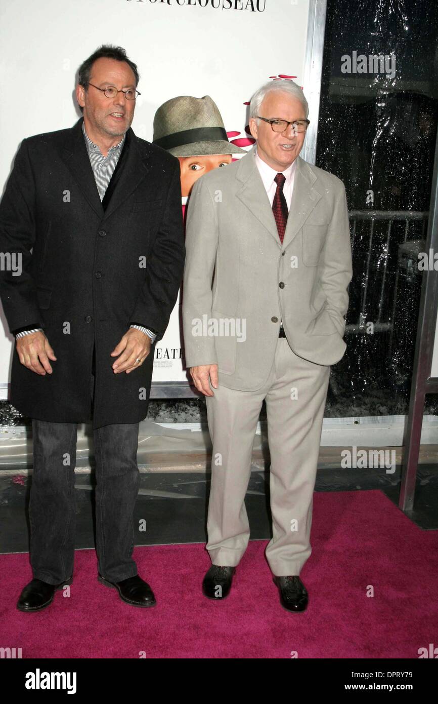 Steve martin jean reno the pink panther hi-res stock photography and ...