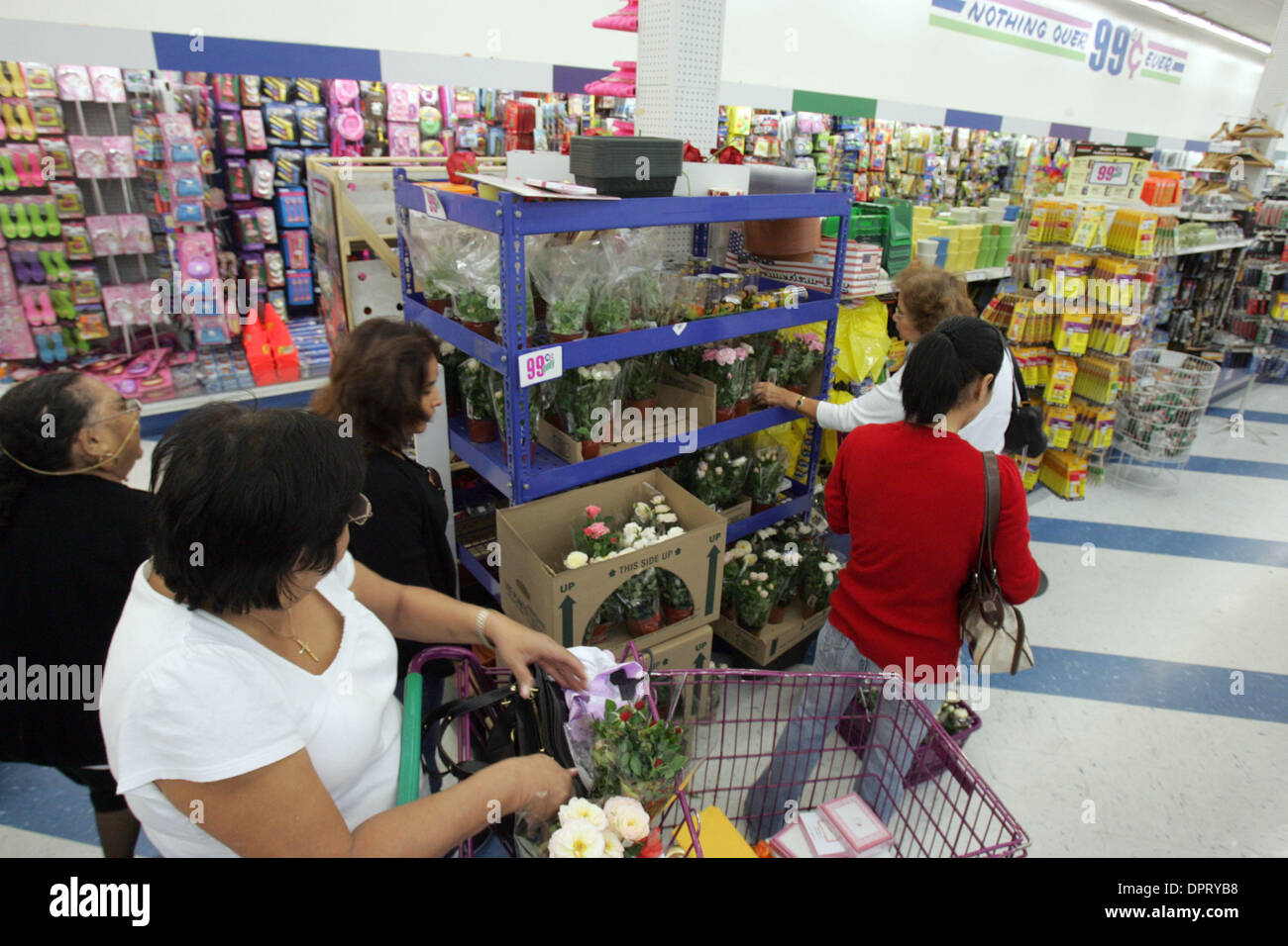 99 cents stores hi-res stock photography and images - Alamy