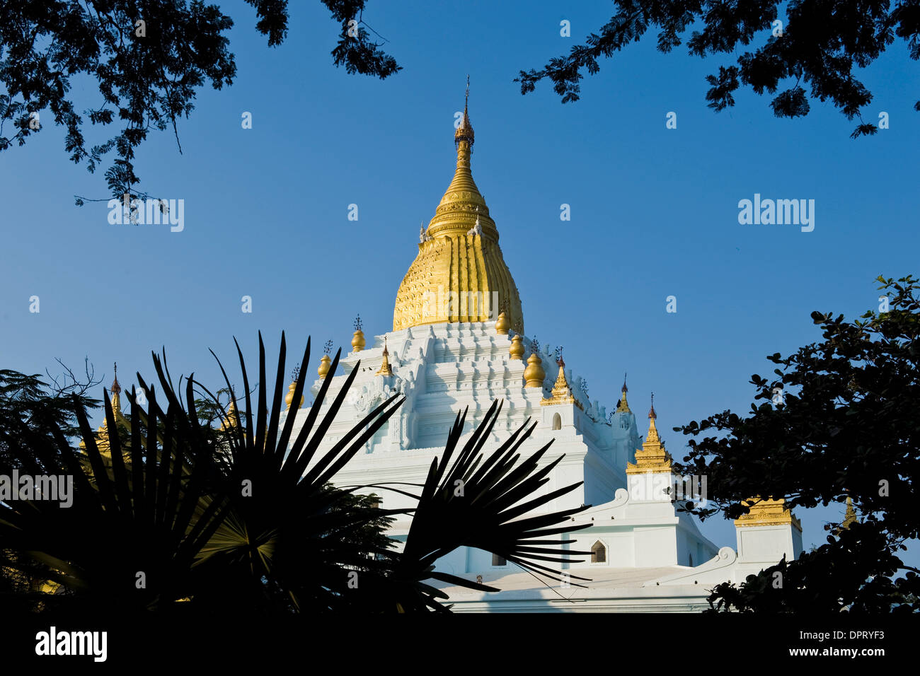 Myanmar, Amarapura, local paya Stock Photo - Alamy