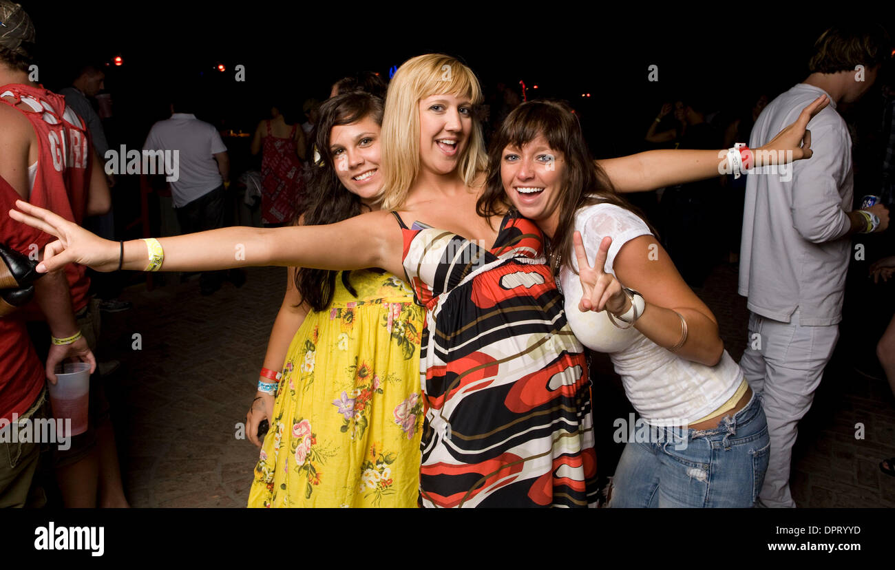 Mar 20, 2009 - South Padre Island, Texas, USA - Spring breakers party ...