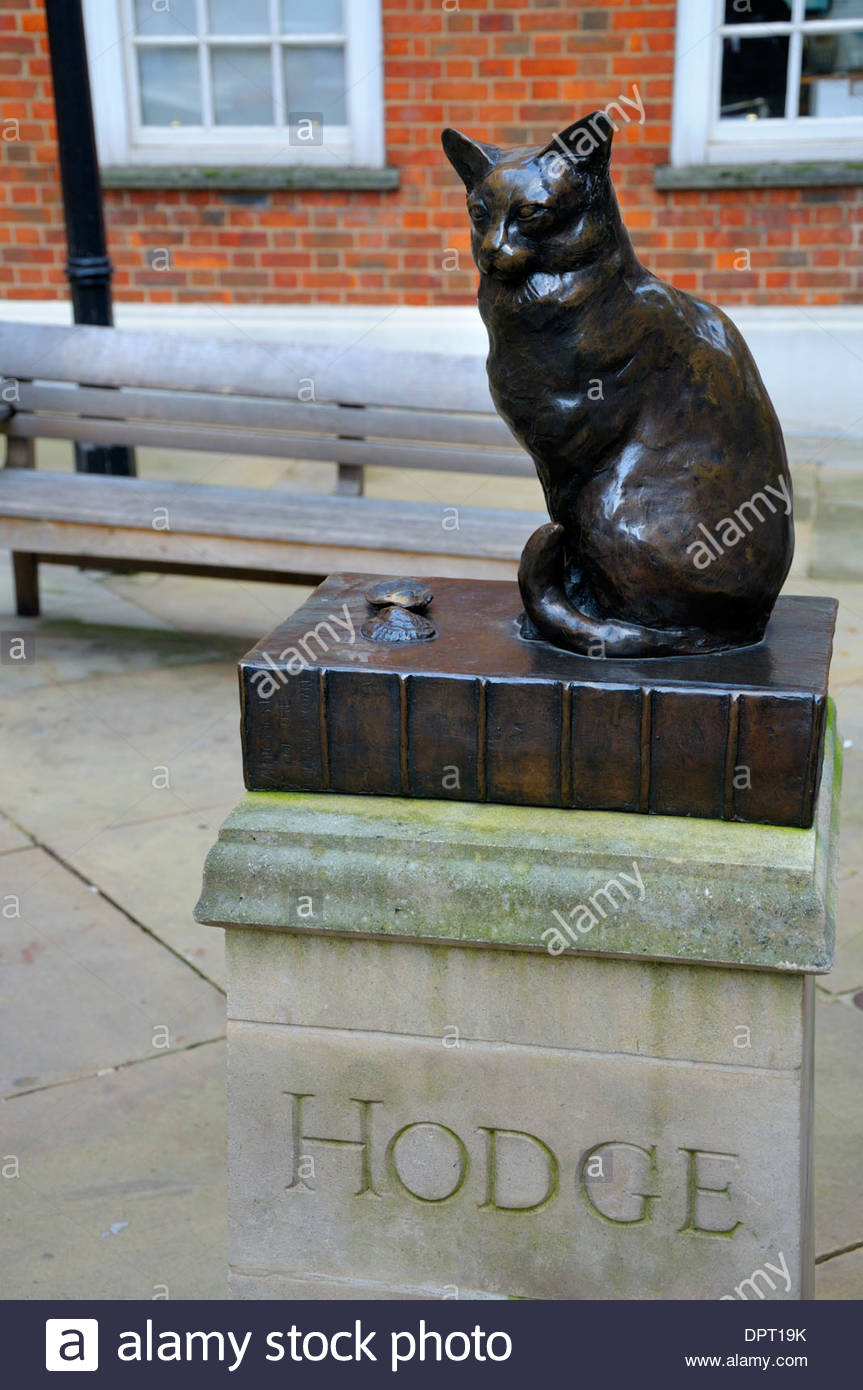 Statue of dr samuel johnson hi-res stock photography and images - Alamy