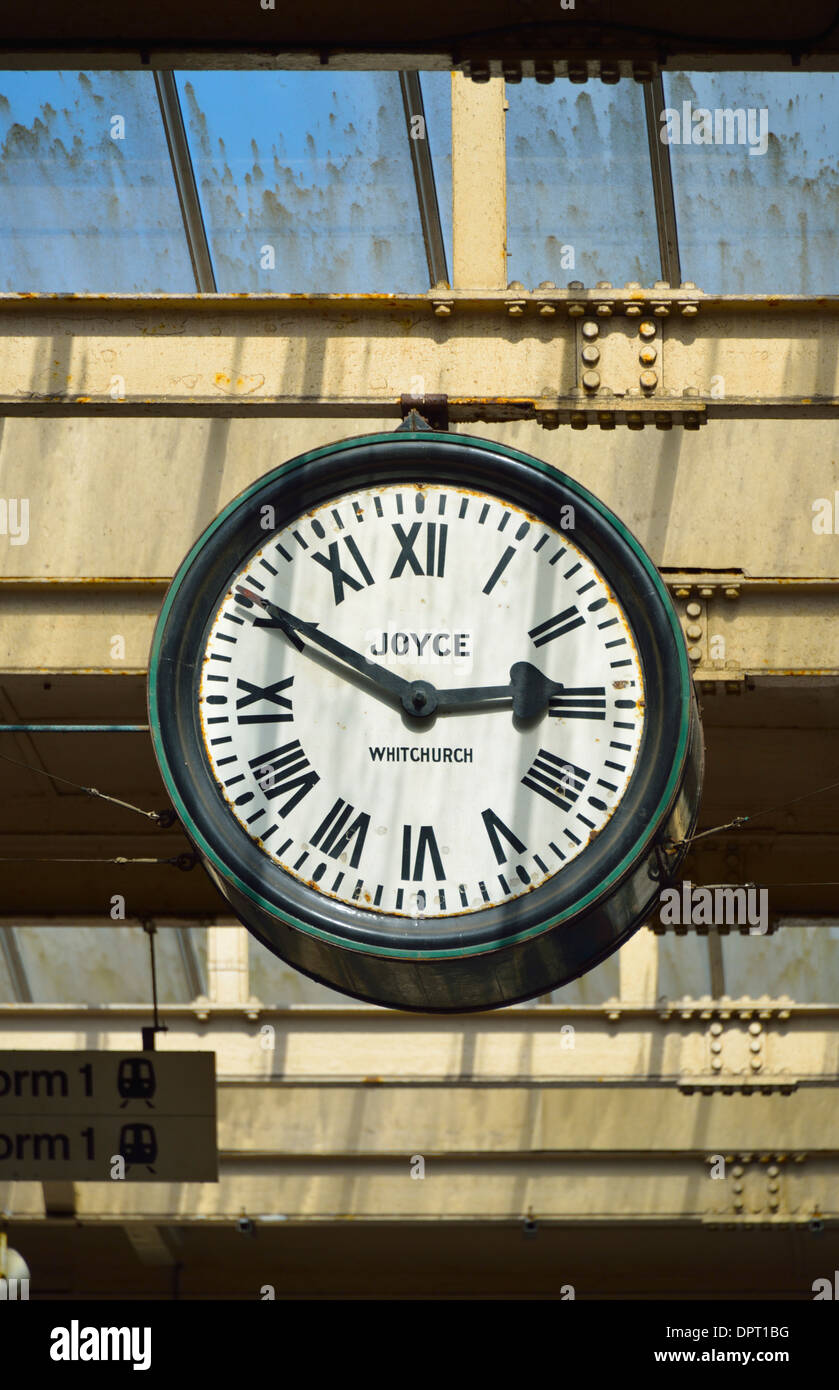 Carnforth station clock hi-res stock photography and images - Alamy