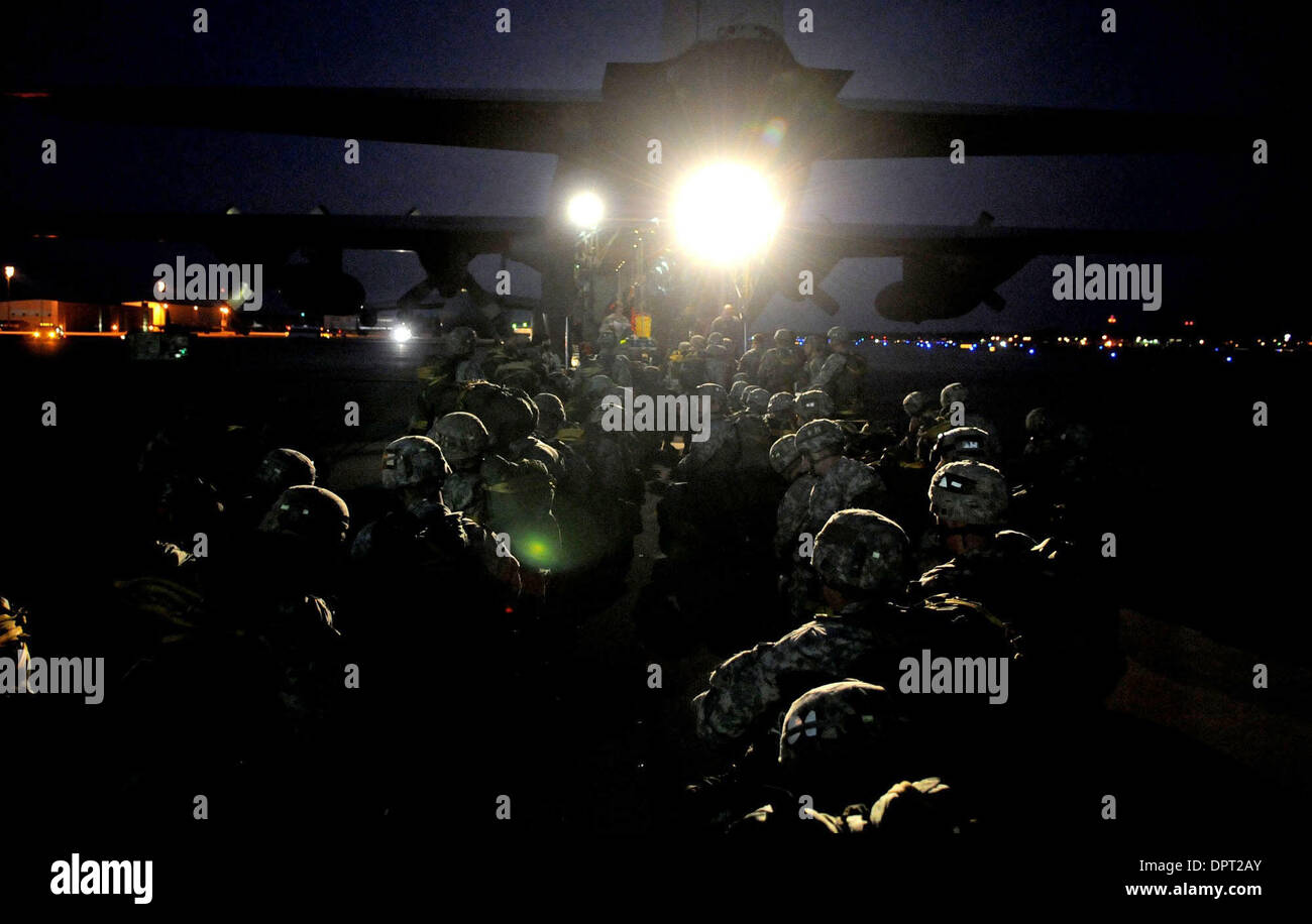 Jan. 29, 2009 - Fort Bragg, North Carolina, U.S. - Paratroopers, from ...