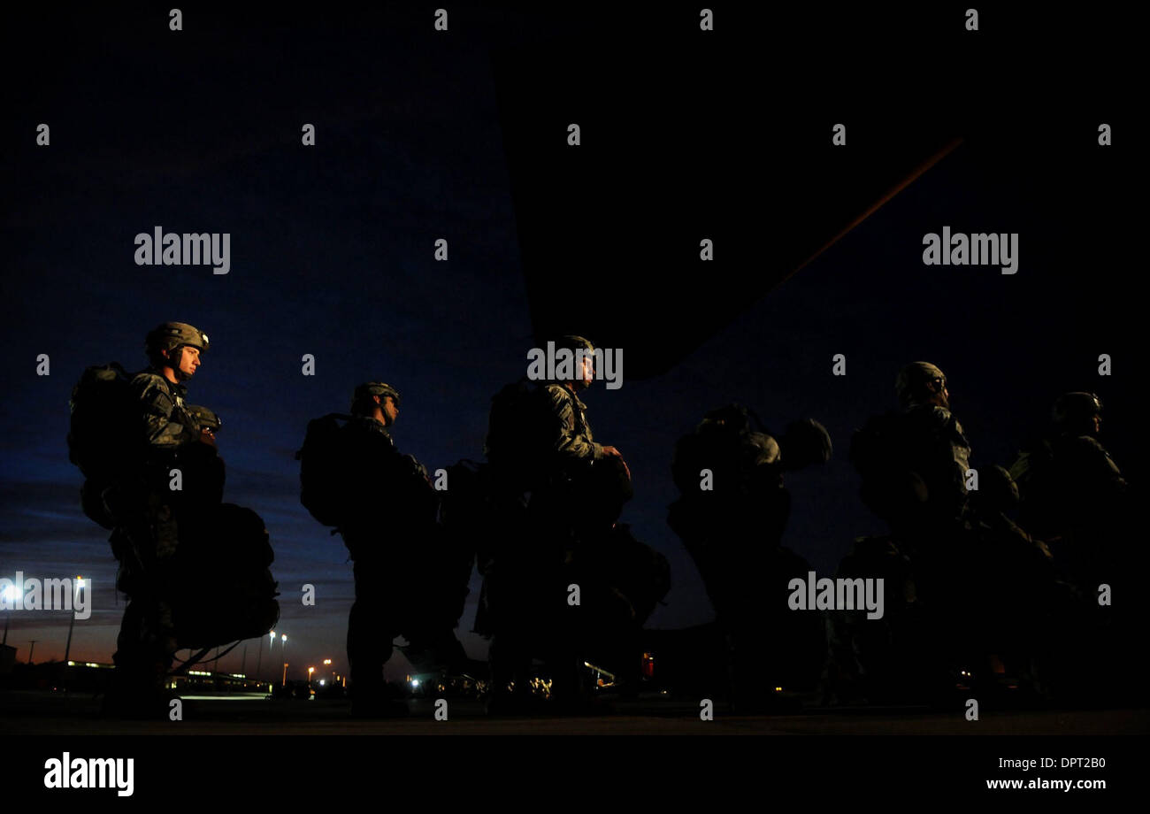 Jan. 29, 2009 - Fort Bragg, North Carolina, U.S. - Paratroopers, from ...