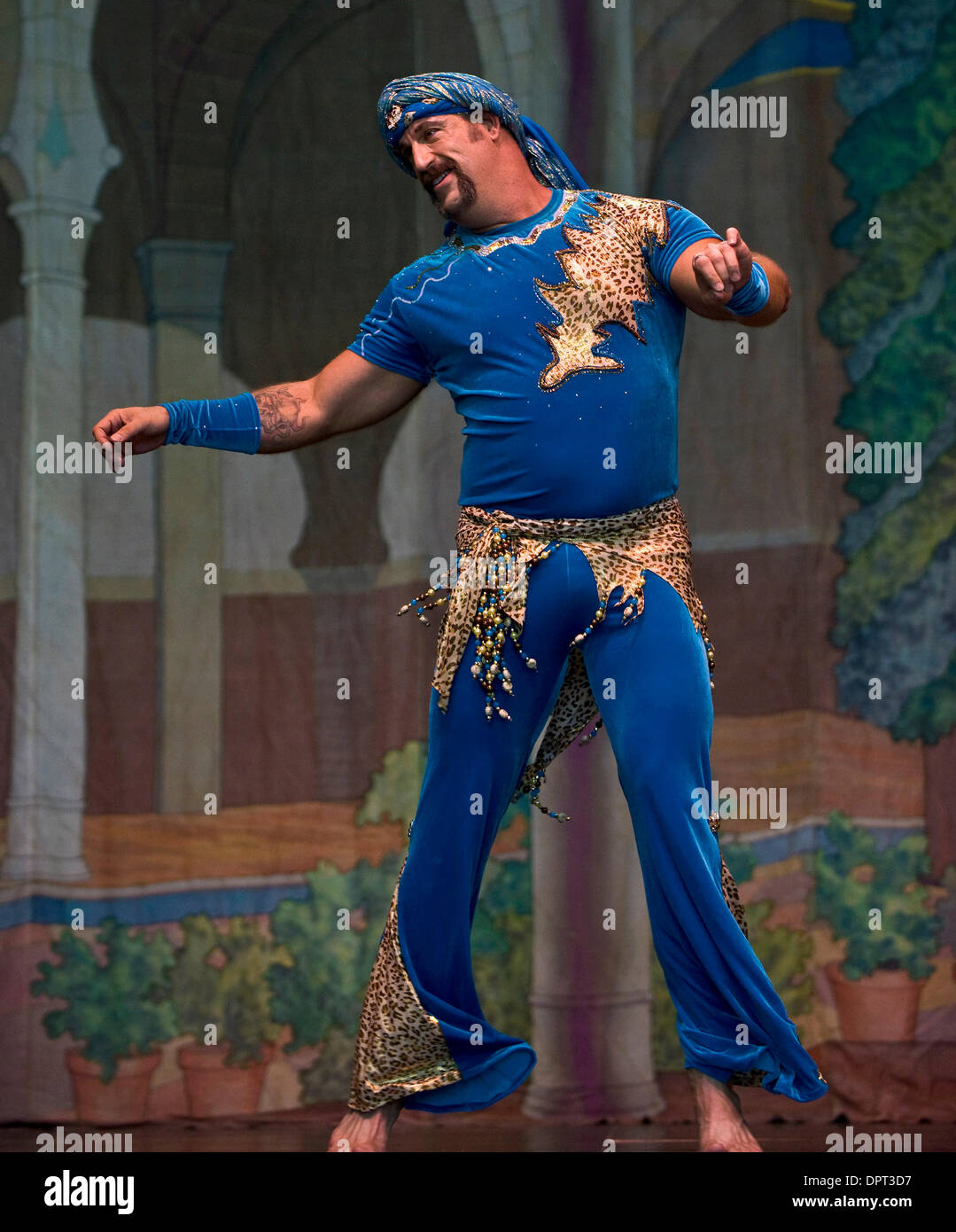 Belly dances hi-res stock photography and images - Alamy