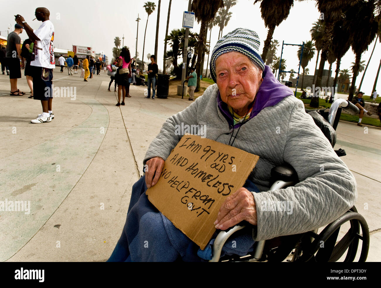 Homeless in santa monica usa hi-res stock photography and images - Alamy