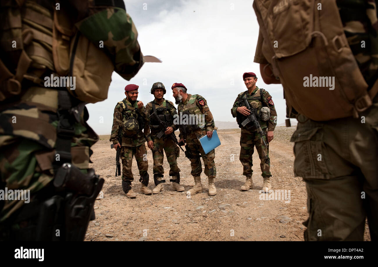 Apr 16, 2009 - Ghows Kalay, Afghanistan - Afghan Commandos go over ...