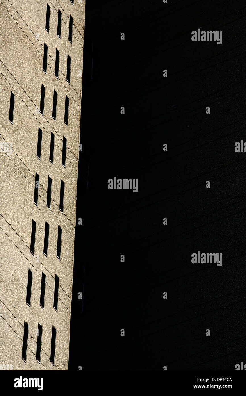 Trellick tower hi-res stock photography and images - Alamy