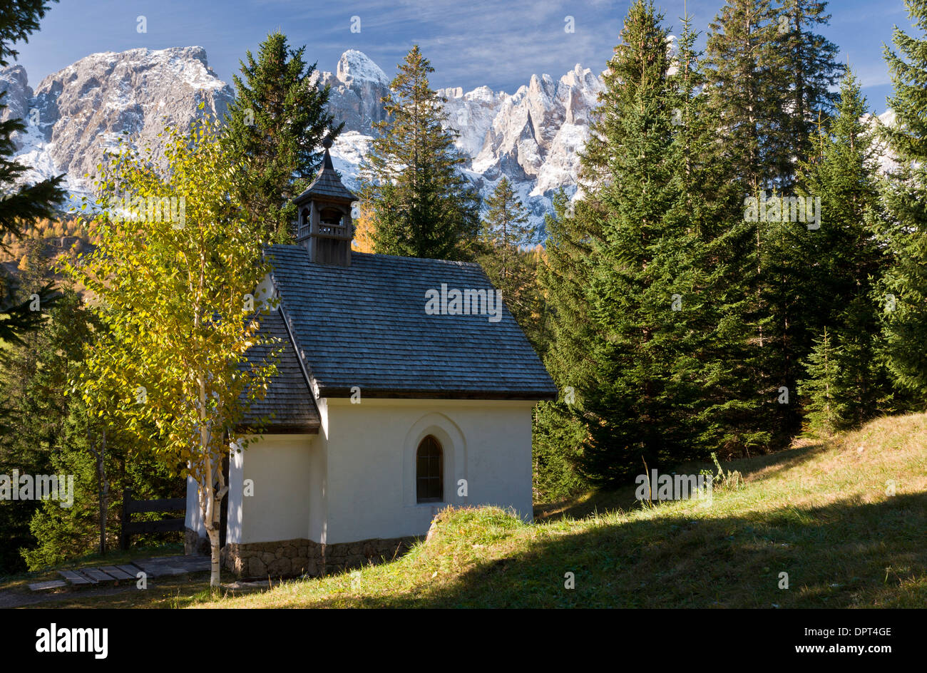 Little chapel on Passo Monte Croce or Kreuzberg, with Cime Undici and ...