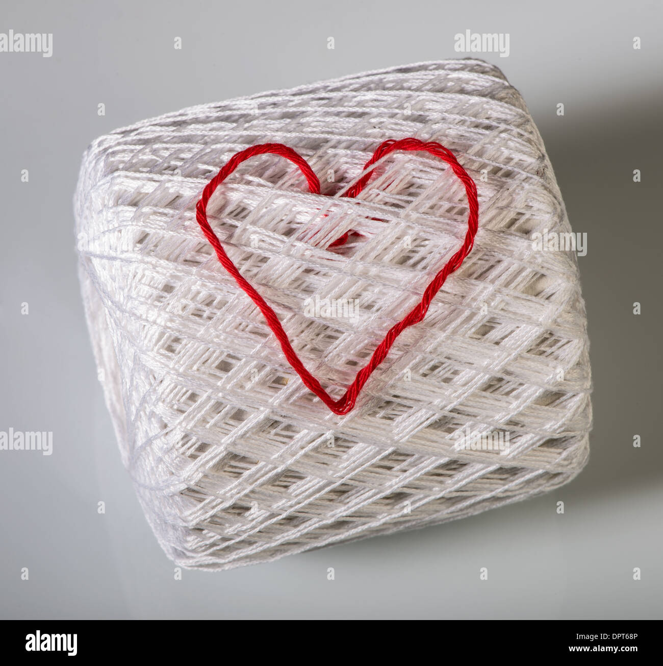 White heart vector hi-res stock photography and images - Alamy