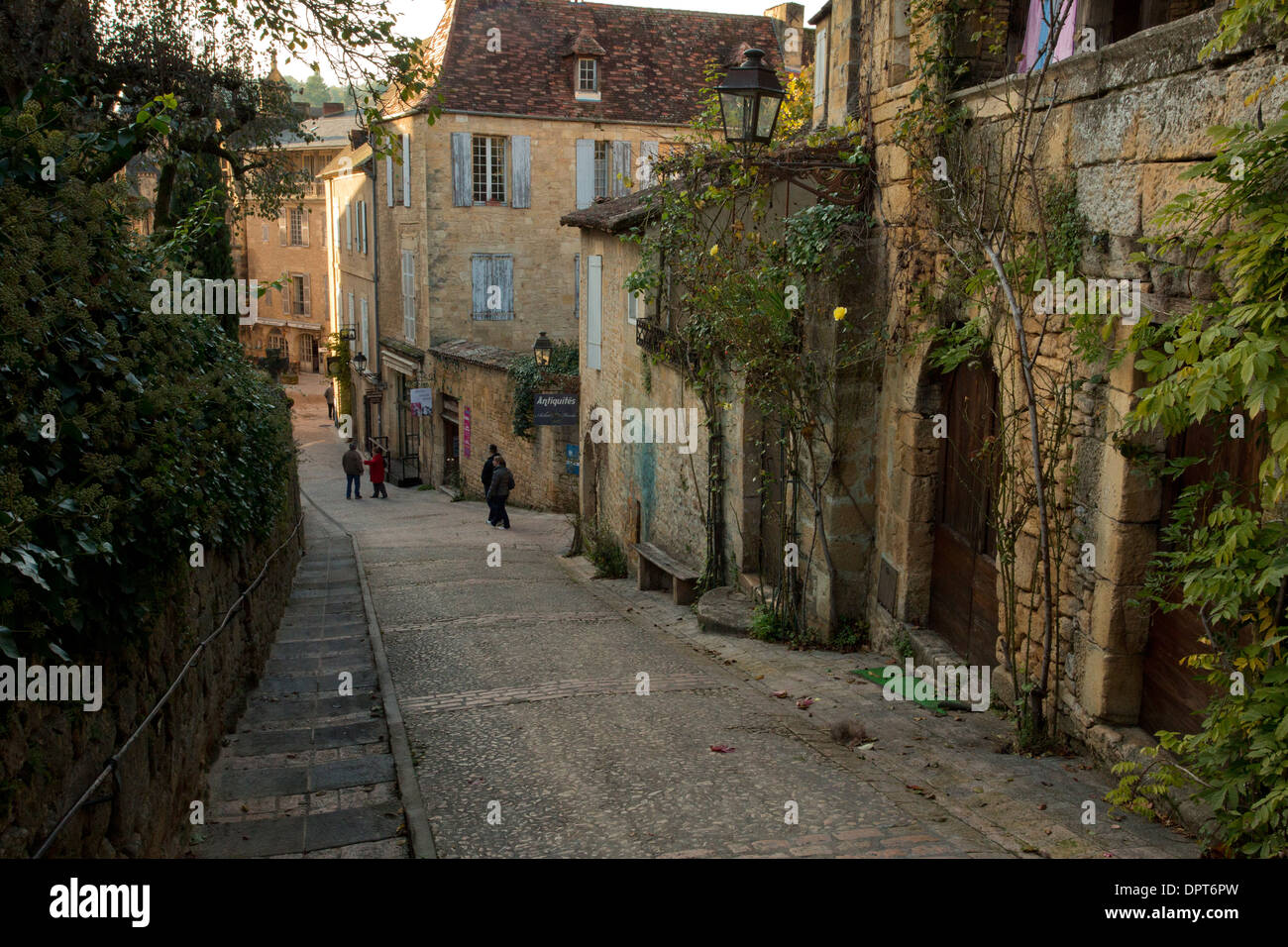 Medieval back street hi-res stock photography and images - Alamy