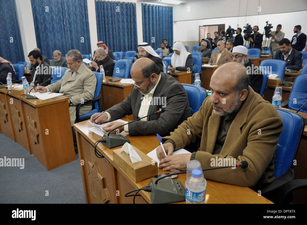 Gaza City, Gaza Strip, Palestinian Territory. 16th Jan, 2014. Members ...