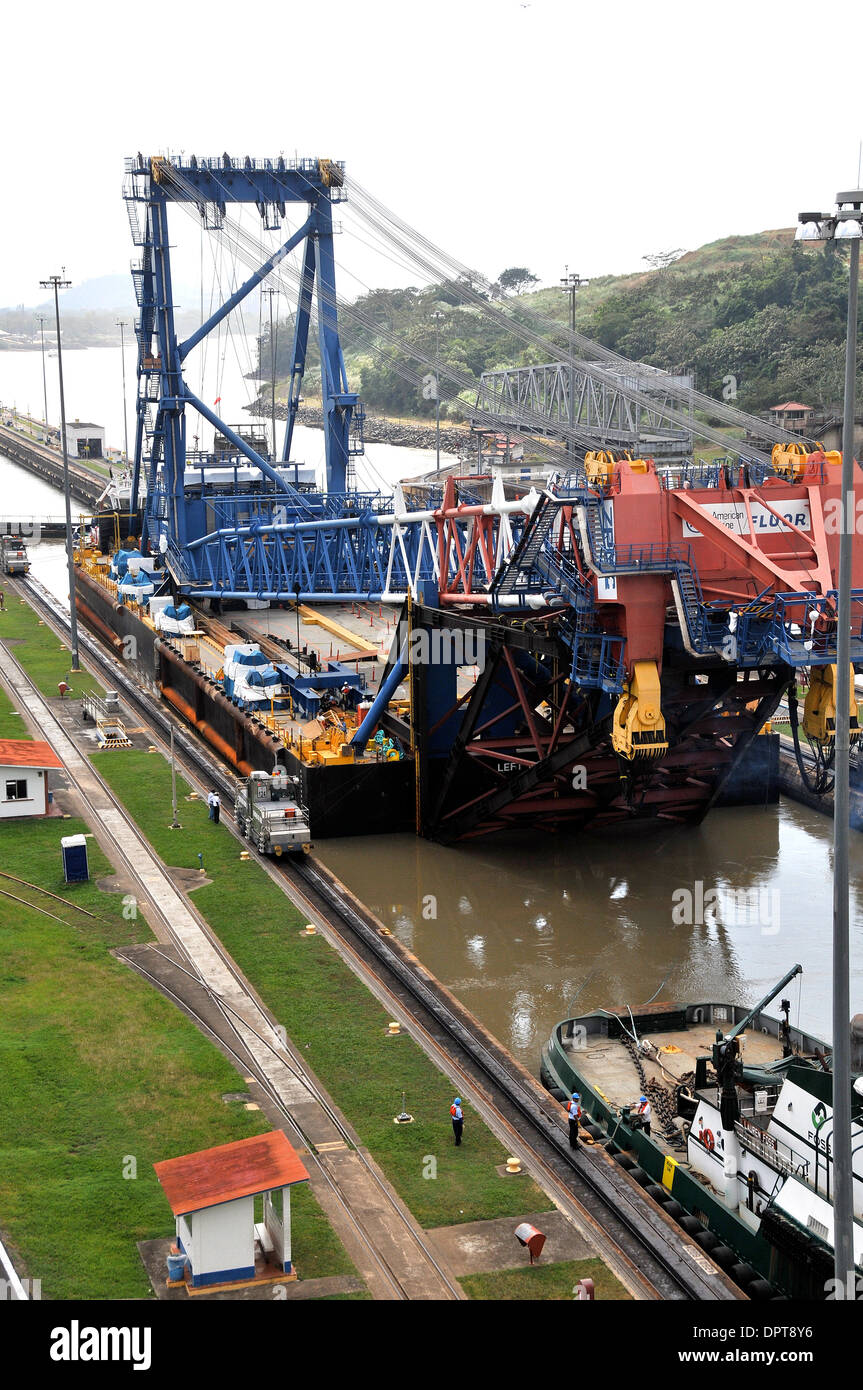 Panama Canal, Panama. 15th January 2014. Left Coast Lifter, the giant ...
