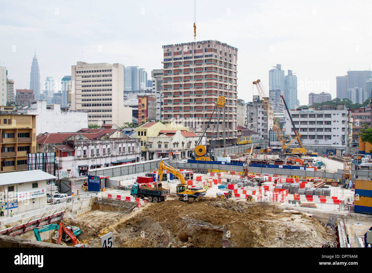 Kuala Lumpur building site Stock Photo - Alamy