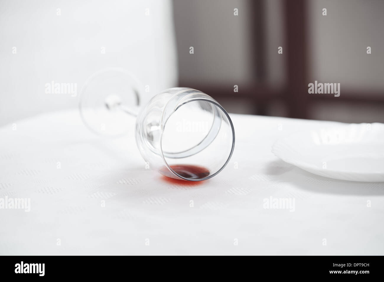 Wine glass falling spilling red hi-res stock photography and images - Alamy