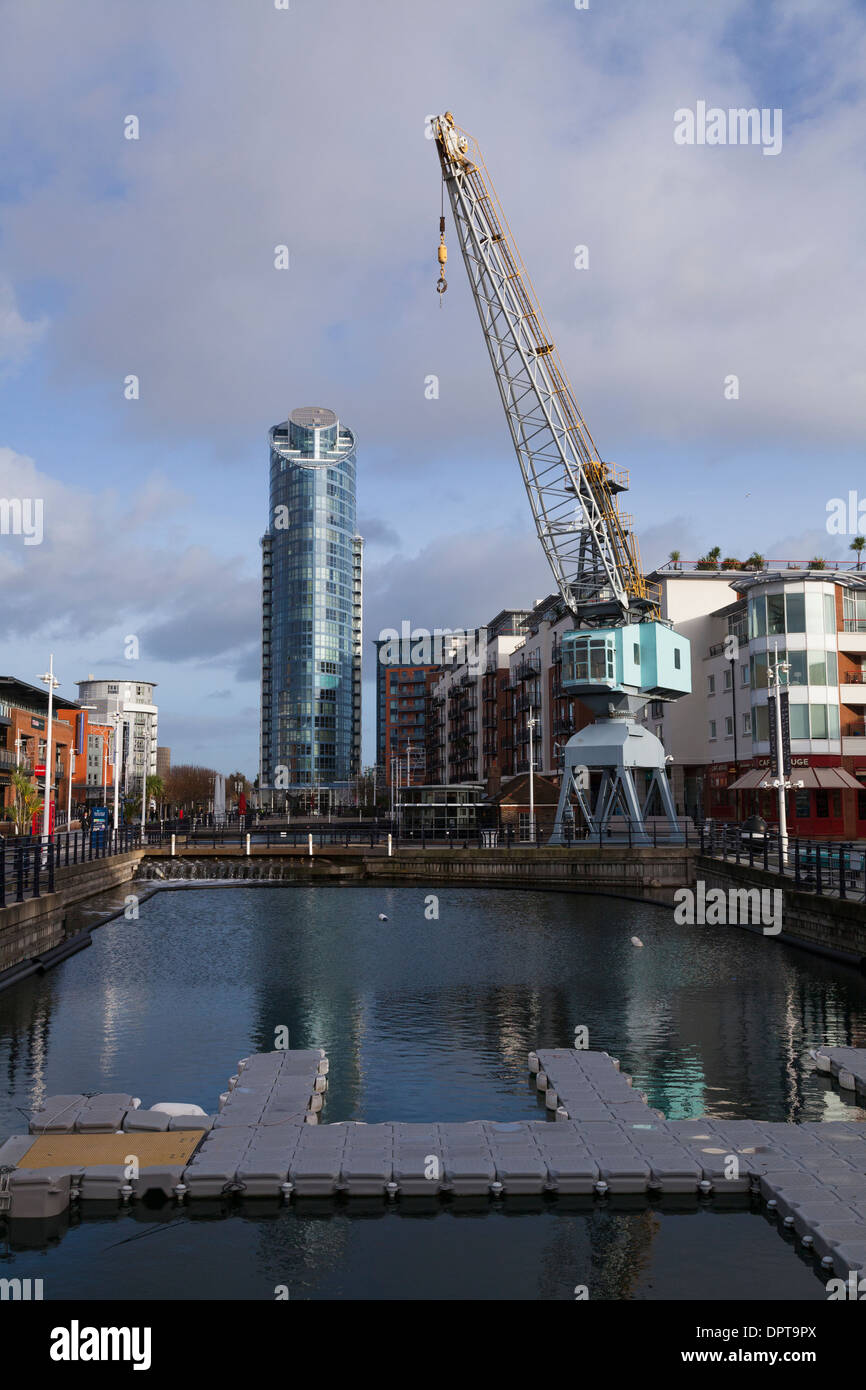 Dock crane hi-res stock photography and images - Alamy