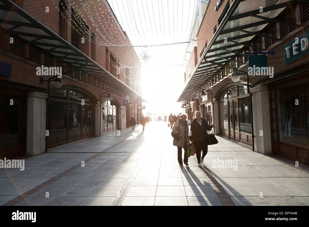 Shopping center exterior hi-res stock photography and images - Alamy