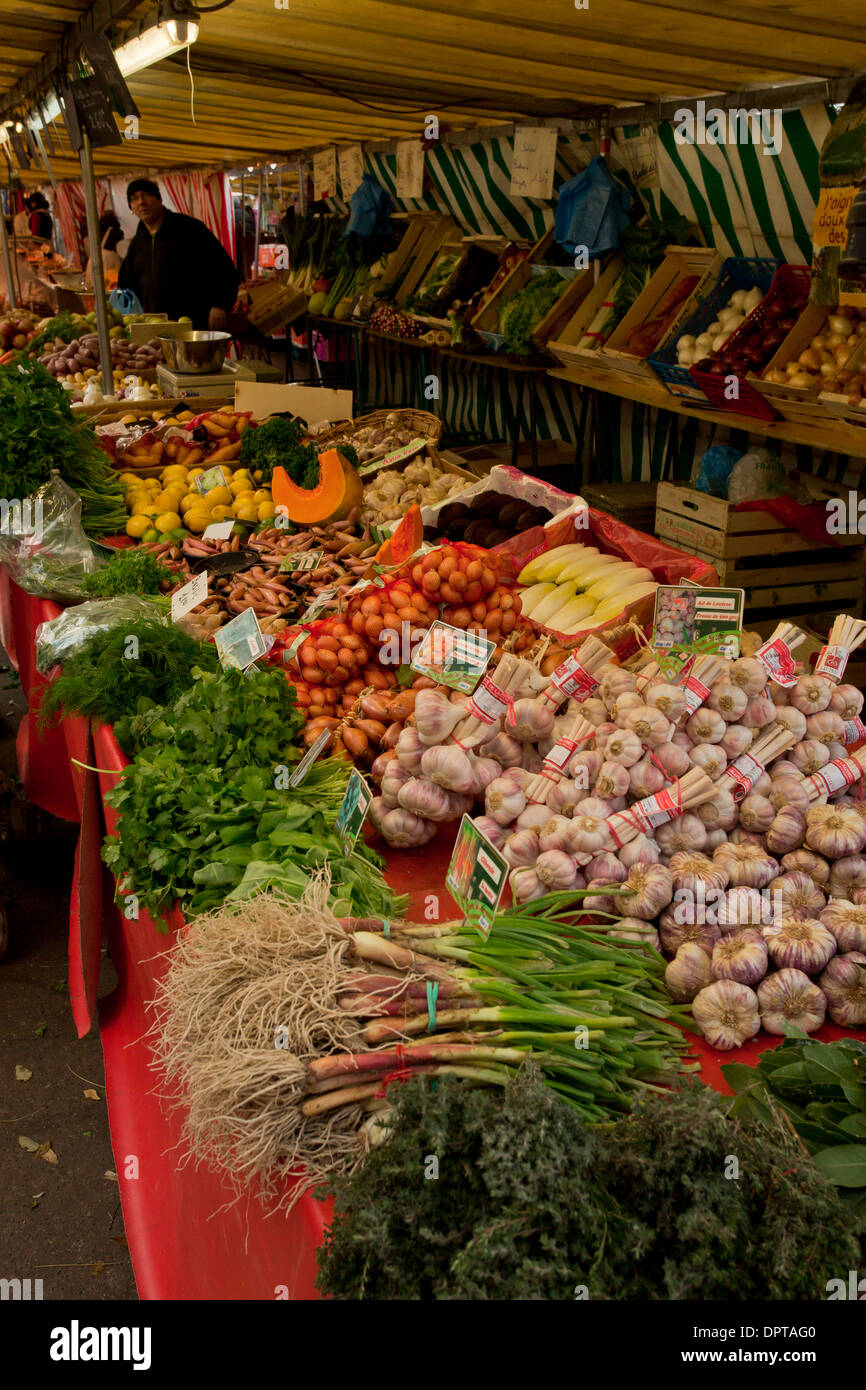 Fruit and vegetable market at Bastille in Paris, France Stock Photo - Alamy