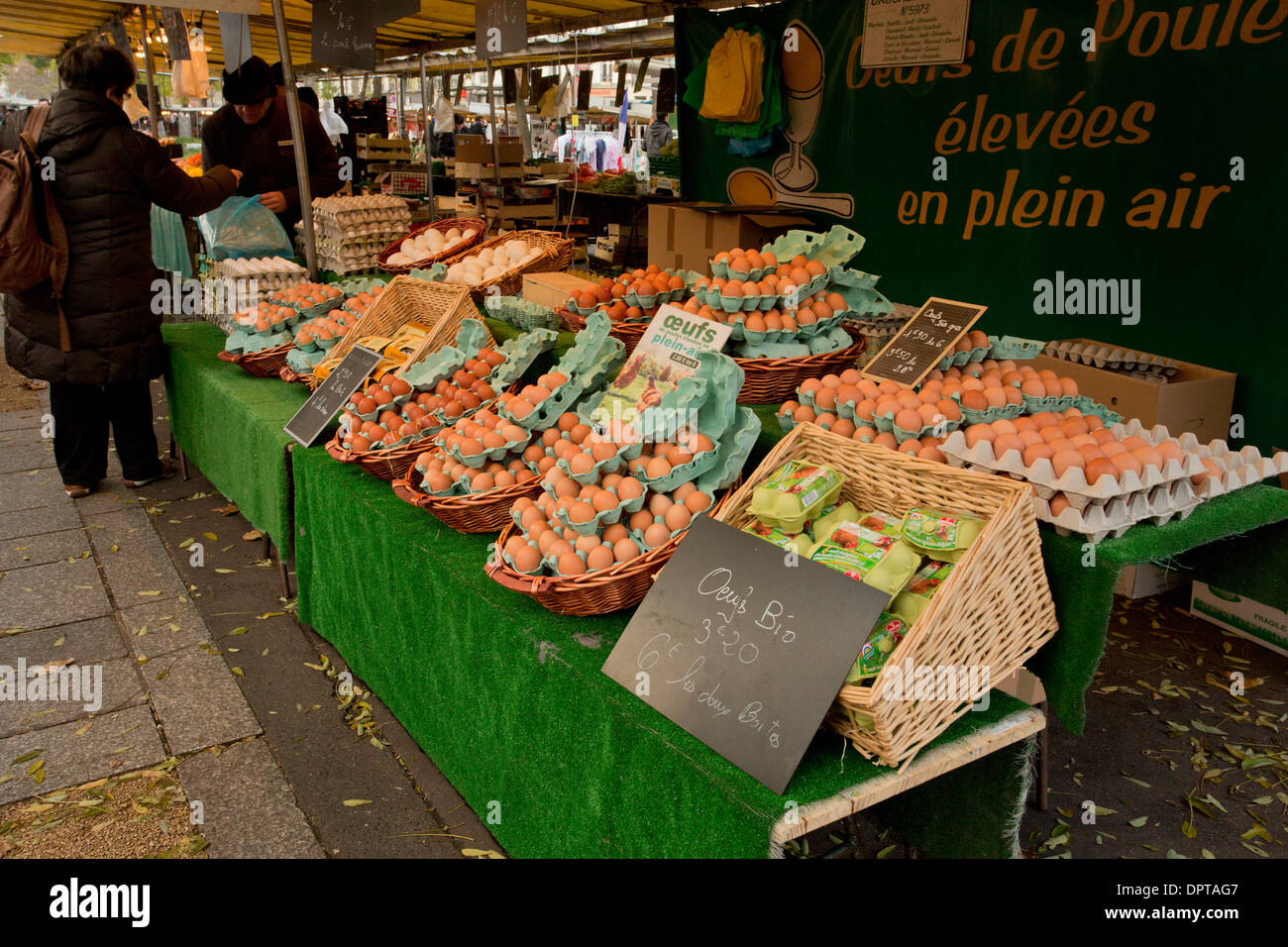 Fruit and vegetable market at Bastille in Paris, France Stock Photo - Alamy