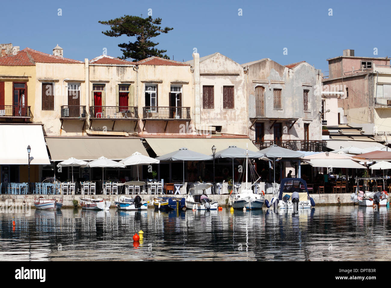 THE VENETIAN HARBOUR AT RETHYMNON ON THE GREEK ISLAND OF CRETE Stock ...