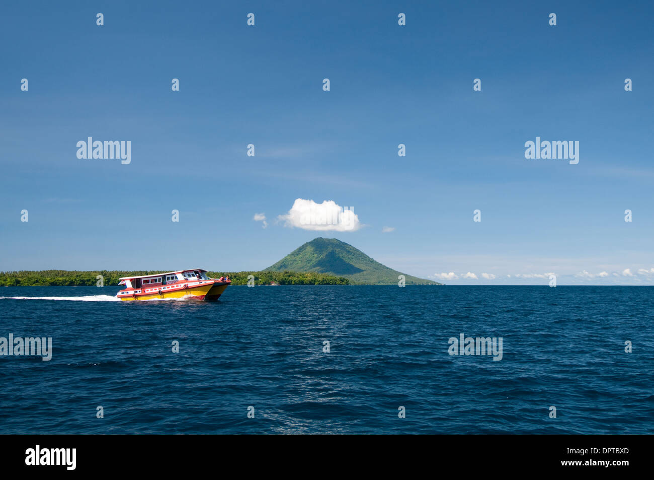 Manada Tua volcano, Bunaken, Manado, North Sulewesi, Indonesia Stock ...