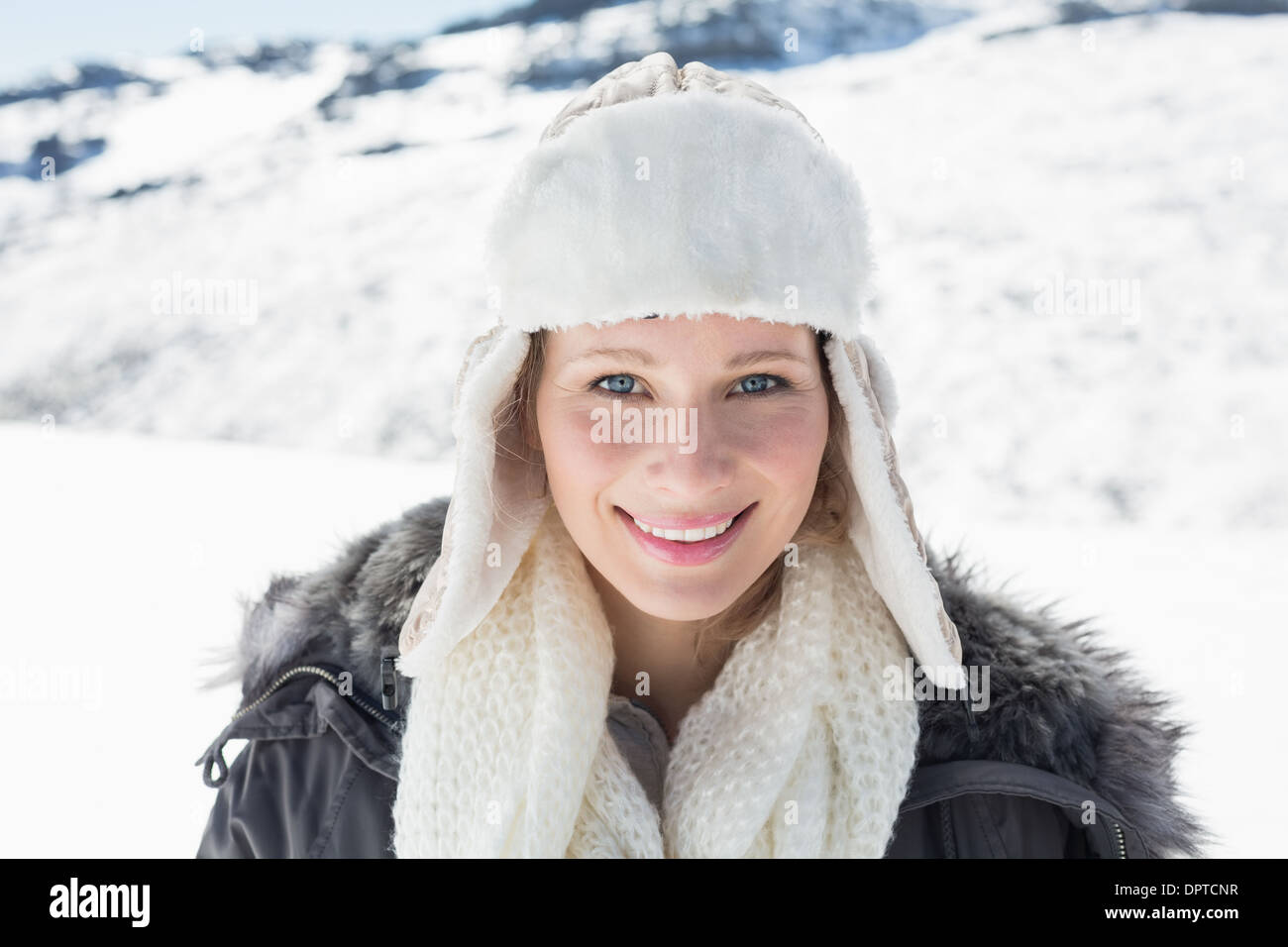 Warm clothing snow hi-res stock photography and images - Alamy