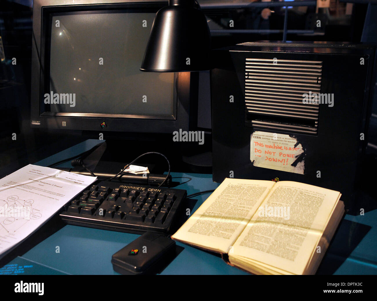 Tim berners lee 1990 hi-res stock photography and images - Alamy