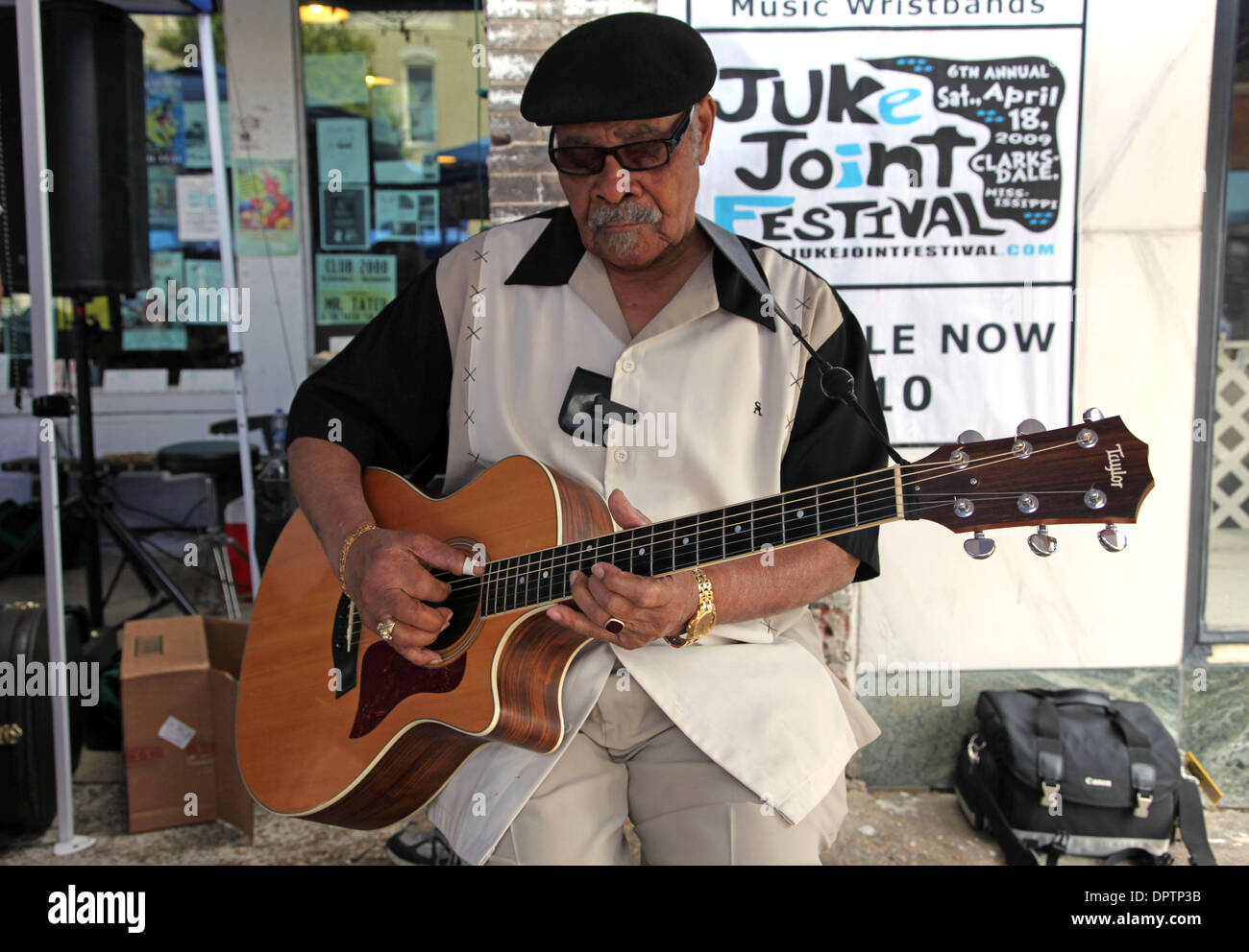 Juke joint festival and mississippi hi-res stock photography and images ...