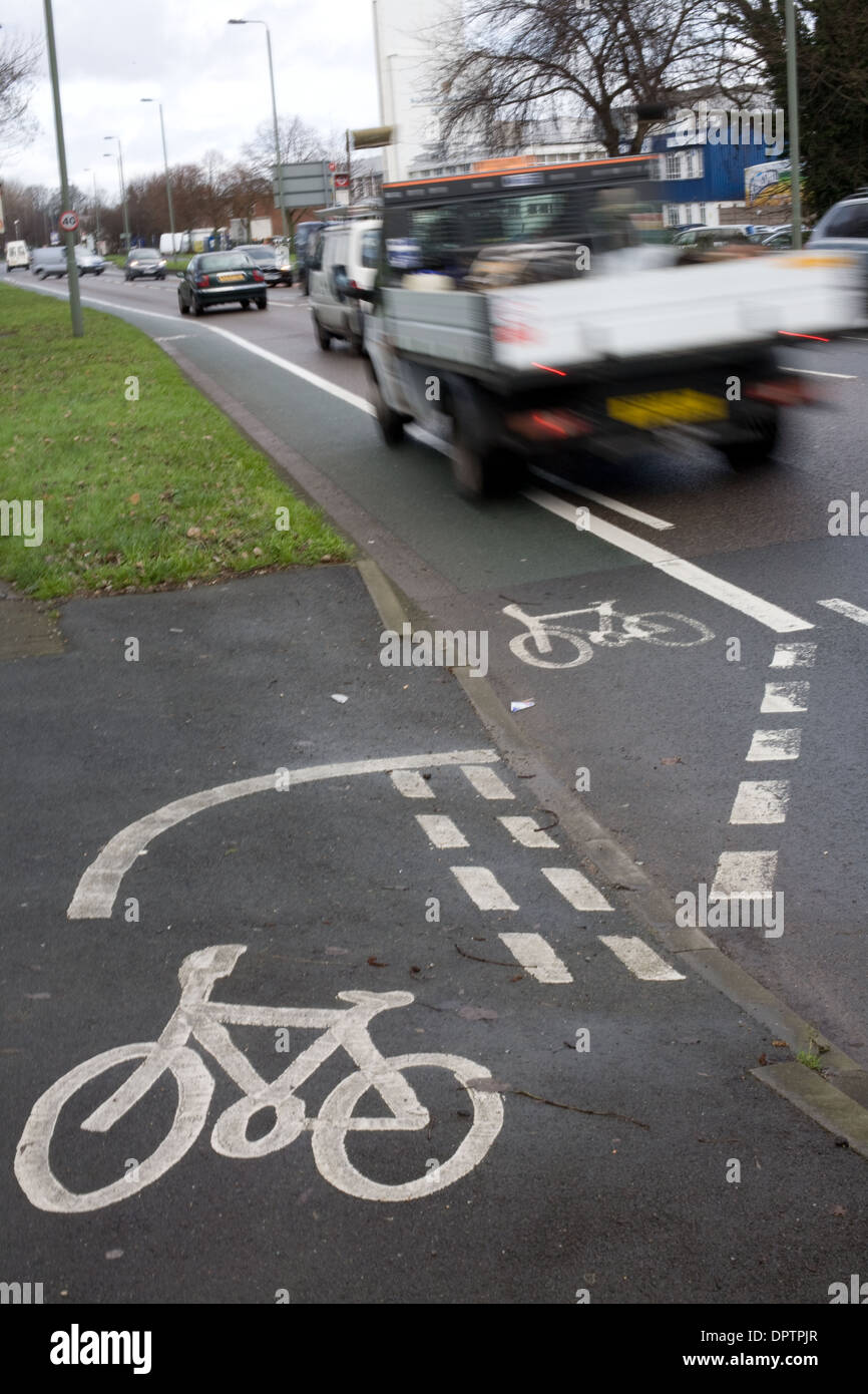 Cycle lanes and london hi-res stock photography and images - Alamy
