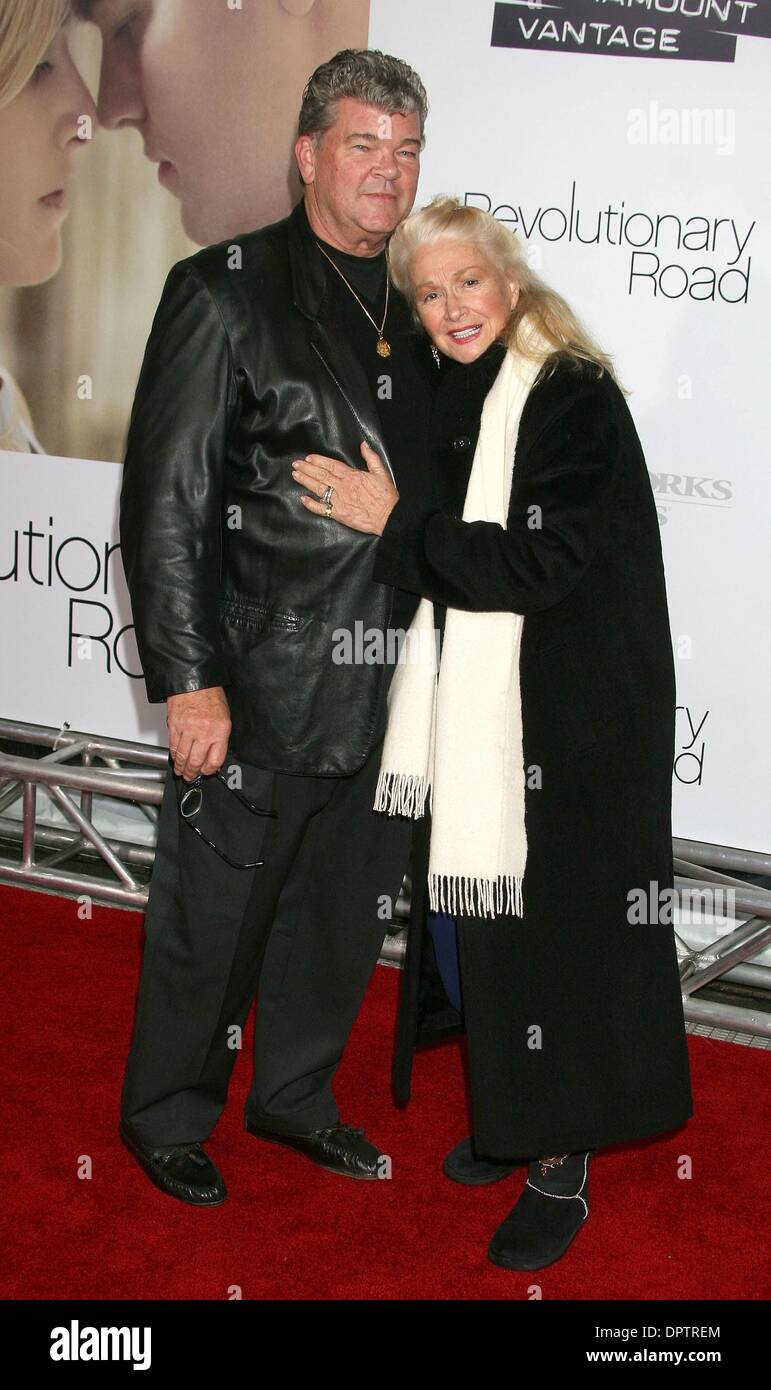 Dec 15, 2008 - Los Angeles, California, USA - Actress DIANE LADD and ...