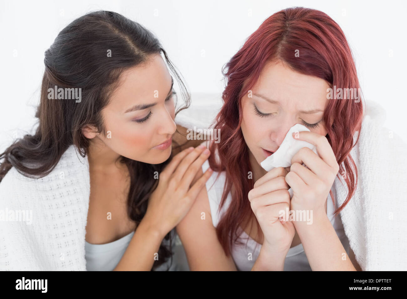 Young woman consoling a crying female friend Stock Photo - Alamy